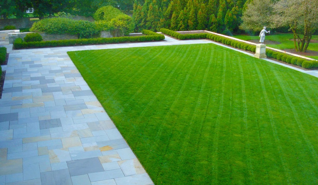 Full range bluestone terrace in random rectangular pattern - Hirsch ...