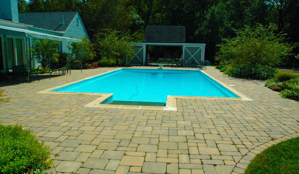 Tumbled concrete paver pool deck. - Hirsch Brick and Stone